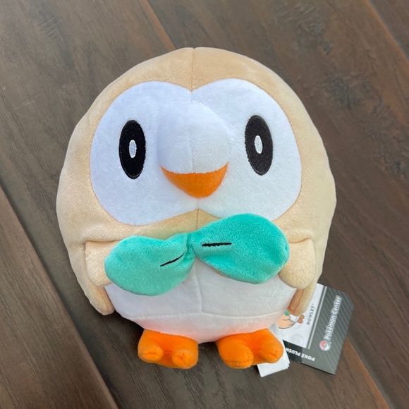 Pokemon Center | Toys | Pokemon Center Original Standing Rowlet Poke ...